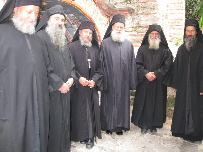 Ο ιερομόναχος Αμφιλόχιος Νέος Ηγούμενος της Ιεράς Μονής Δοχειαρίου ...